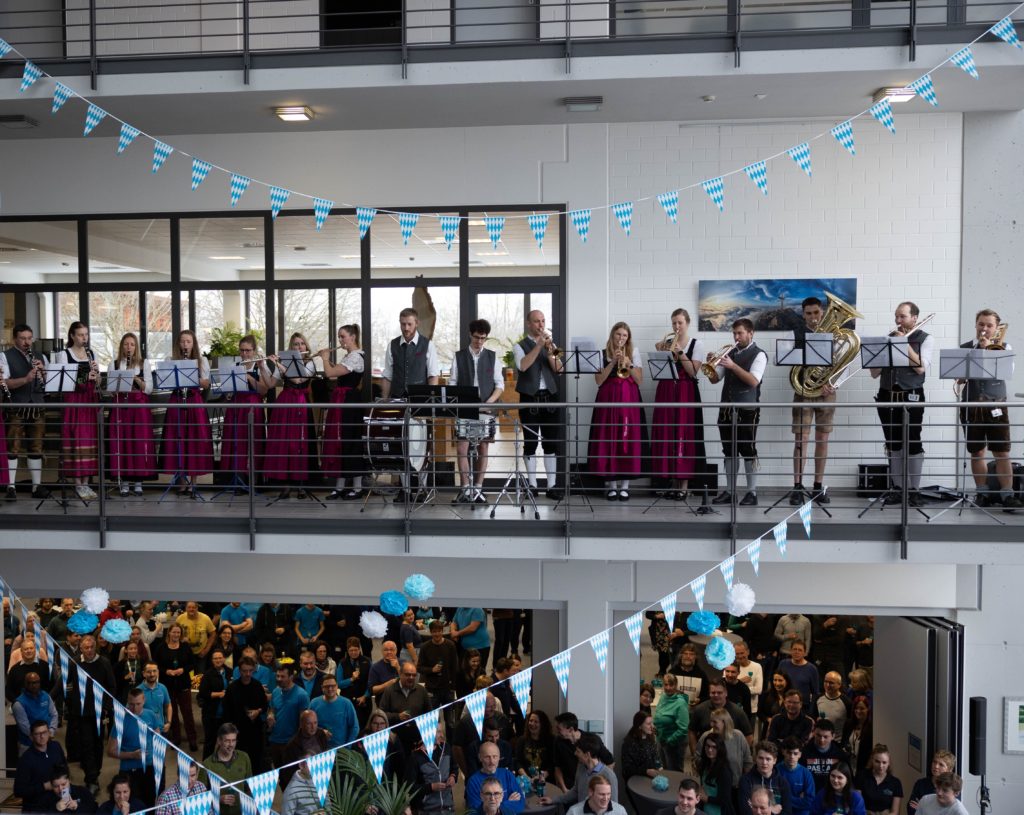 70 Jahre Endress+Hauser wird an allen Standorten weltweit gefeiert ...
